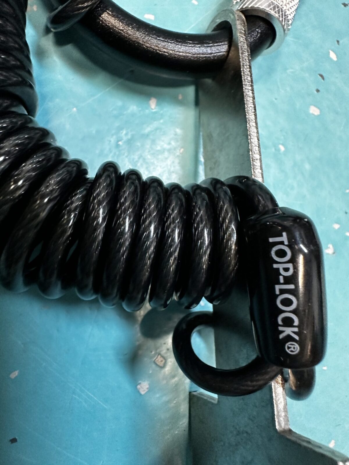 HAAKSLOT MET CODE TBV HELM, KICKSTEP – Rayci